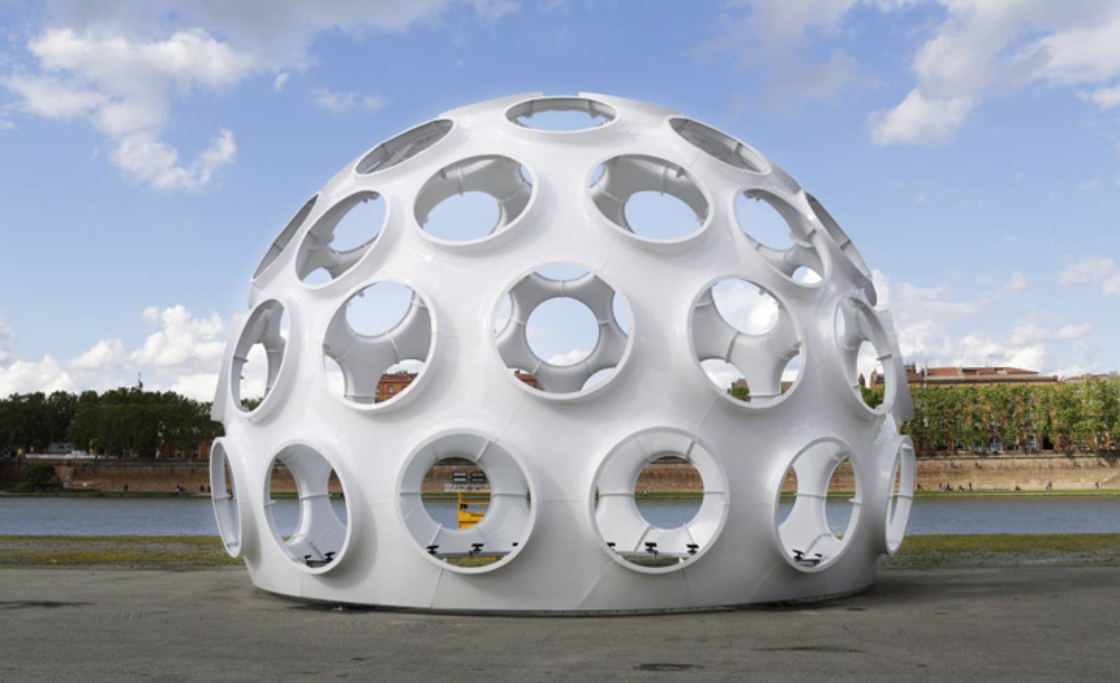 architecture now and The Future: FLY'S EYE DOME BY BUCKMINSTER FULLER