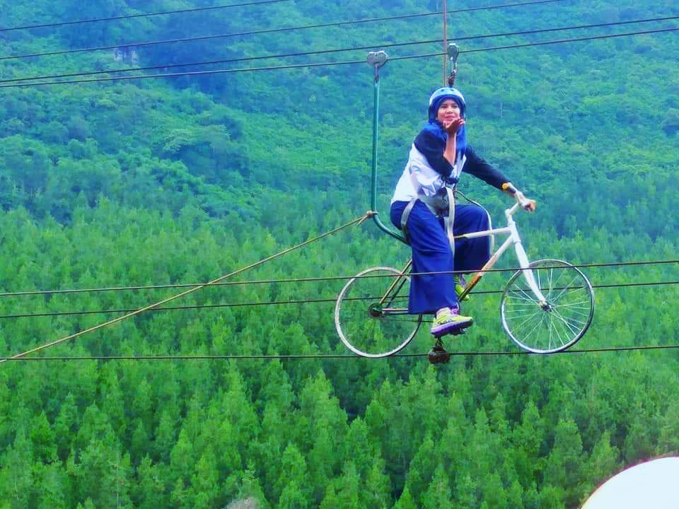 Wahana Zip Bike di The Lodge Maribaya Lembang Bandung