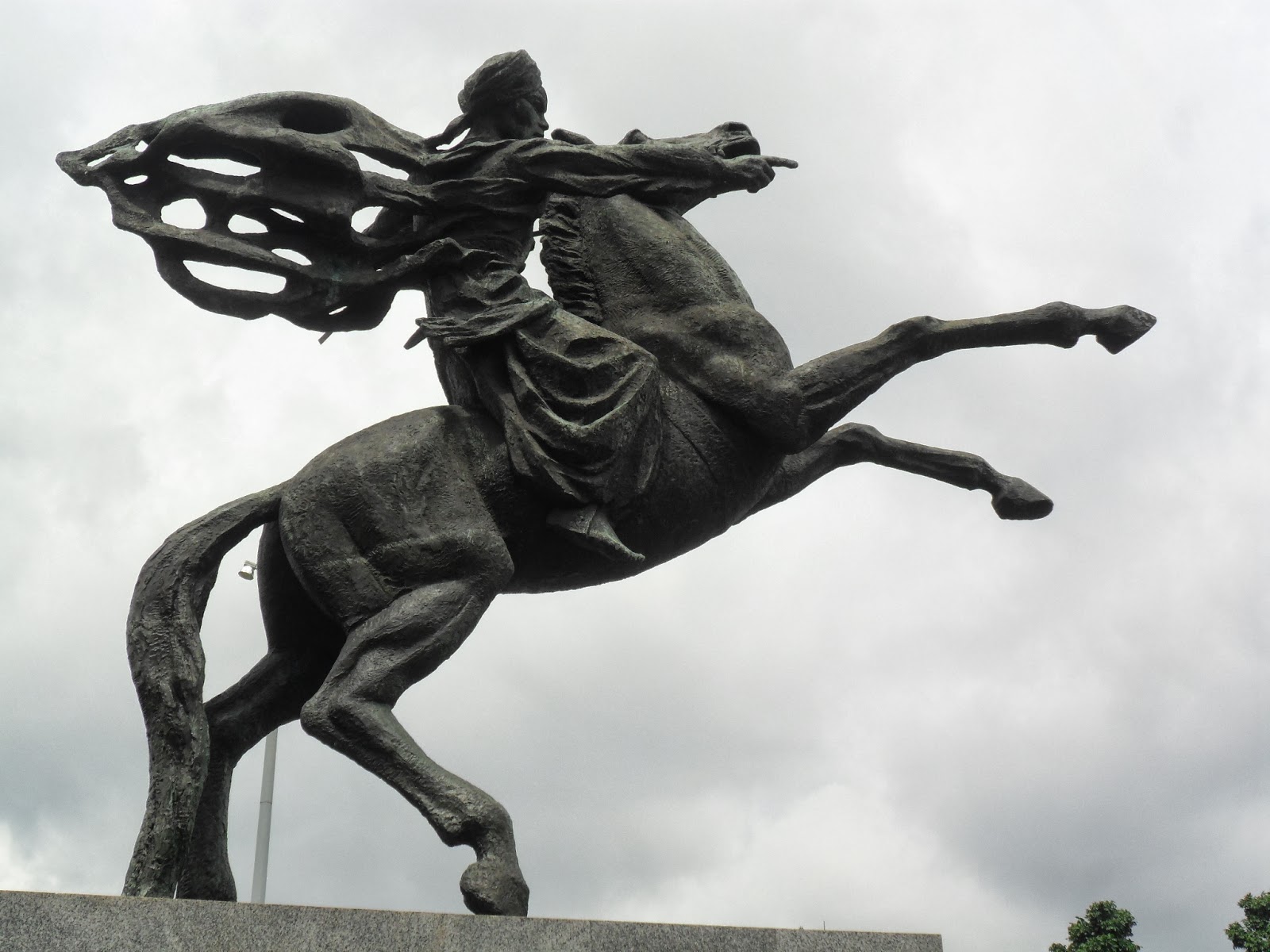 Patung Pangeran Diponegoro | POTRET SANG ANGIN