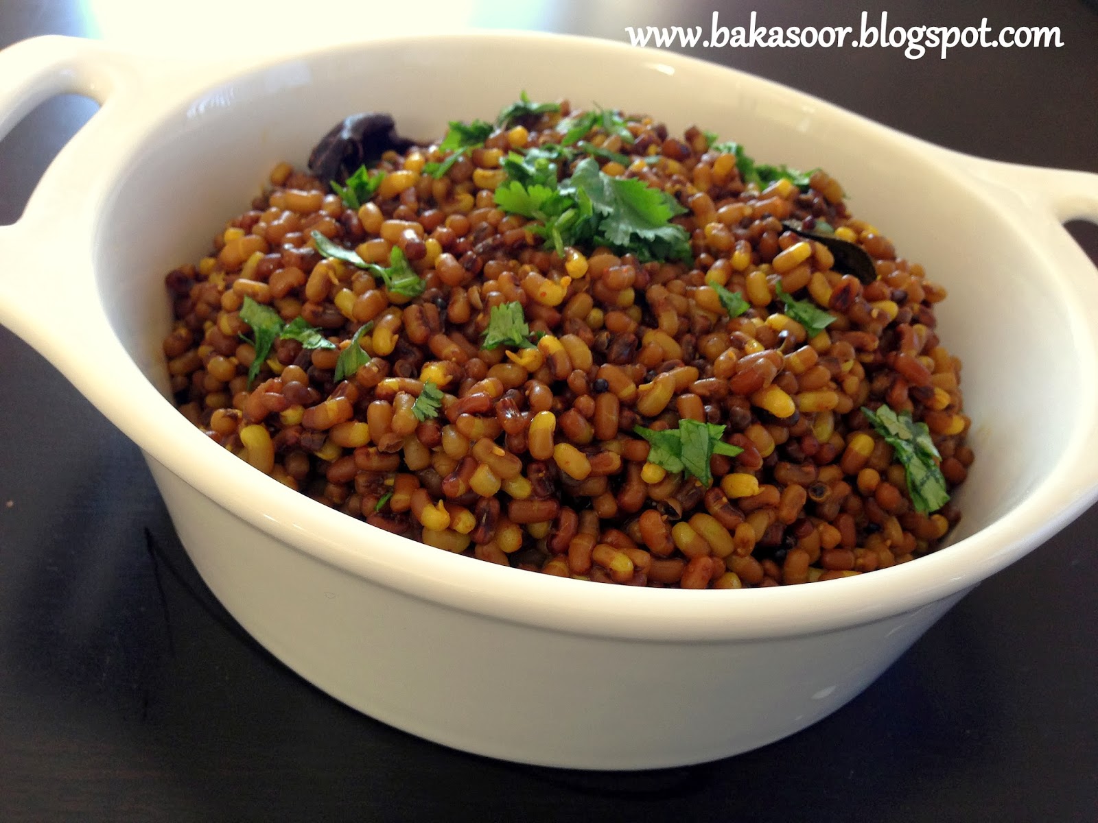 BaKaSoor..: Matki chi Usal (Stir fried moth beans)