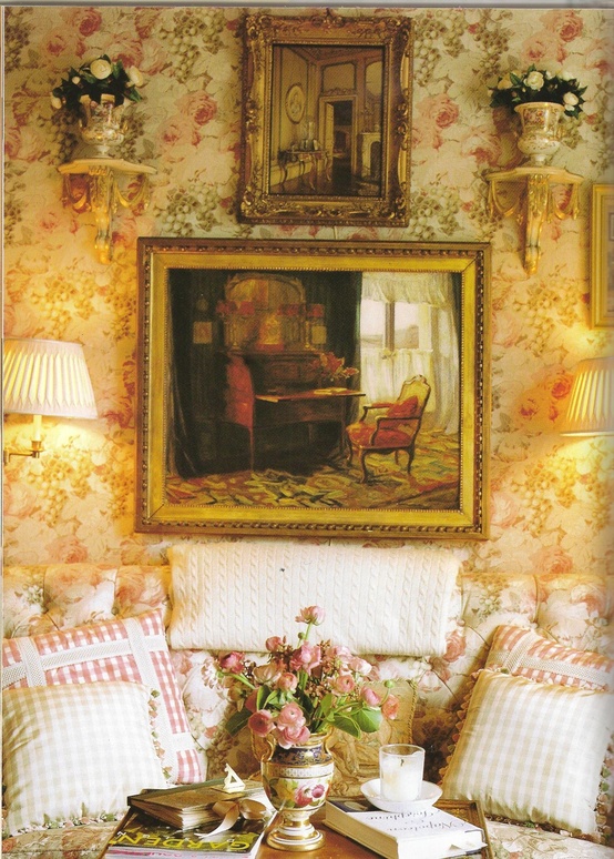 Eye For Design: Decorating Rose Patterned Interiors