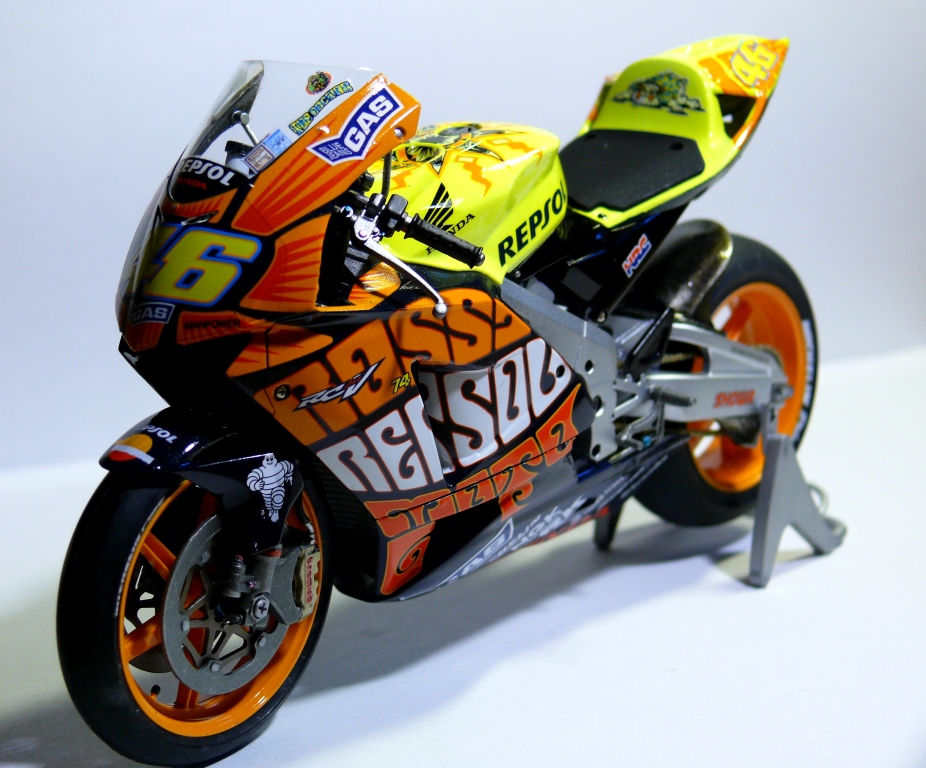 MyM. Maquetas y Motos: Honda RCV 211 Repsol Cheste '03