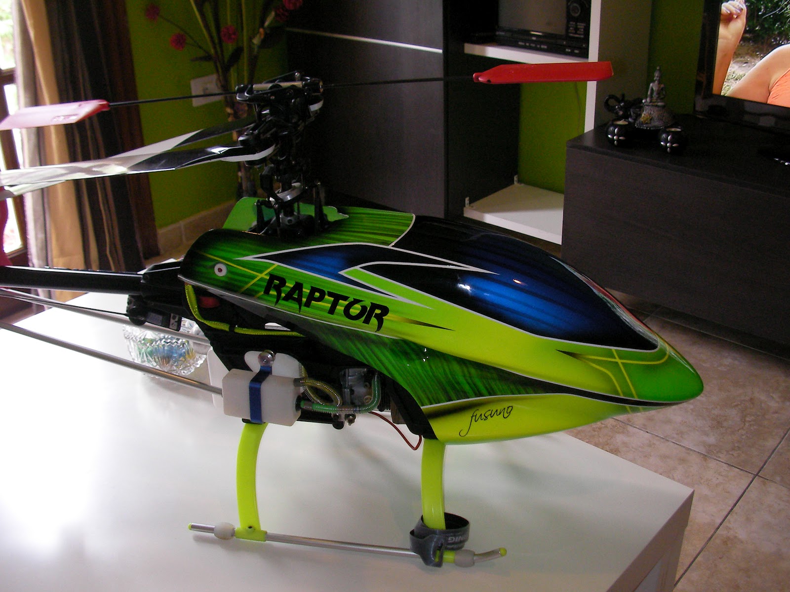 Club de aeromodelismo 1/2 looping: VENDO HELICOPTERO RAPTOR 30 V2