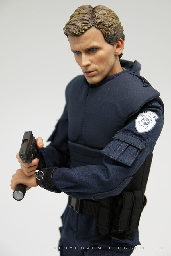 toyhaven: Review III: Hot Toys MMS266 1/6th scale Alex Murphy ...