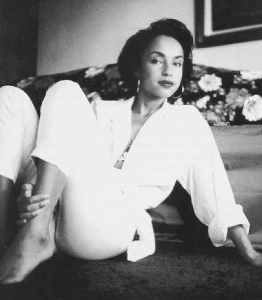 Biografia SADE aka HELEN FOLASADE ADU aka cantareata Hipnotica cu voce ... Biografia SADE aka HELEN FOLASADE ADU aka cantareata Hipnotica cu voce ...