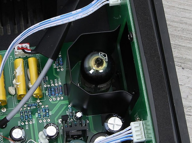 Magnat MA 600 Integrated Tube Amplifier with Bluetooth and USB DAC