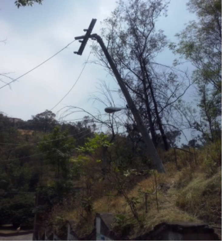 Cañada del Olivar: Retiro de poste de luz