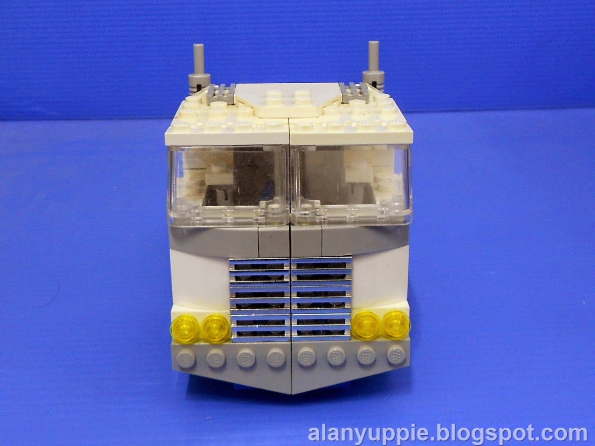 Alanyuppie's LEGO Transformers: LEGO Ultra Magnus: Part 2 of 3 (cab mode)