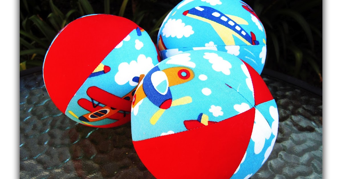 Stitches and Love: Free Fabric Balls Tutorial