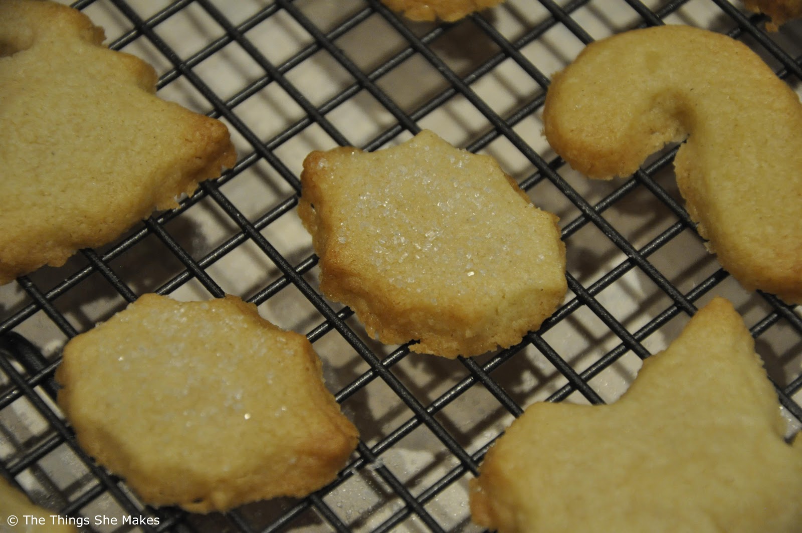Iced Christmas Shortbread Biscuits | The Things She Makes