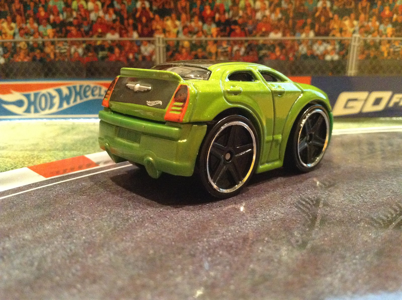 JULIAN'S HOT WHEELS BLOG: Chrysler 300C (2017 Tooned)