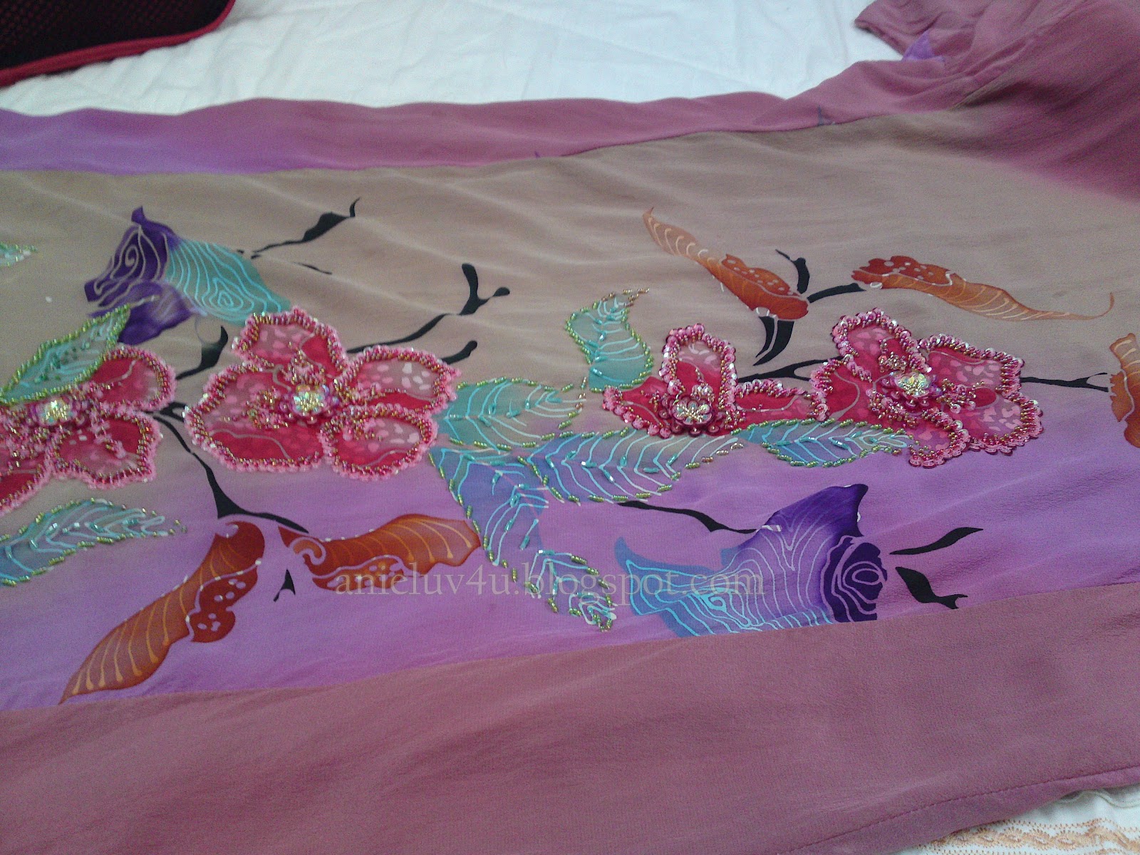 Sulaman manik dan labuci di batik crepe ~ Seindah Biasa