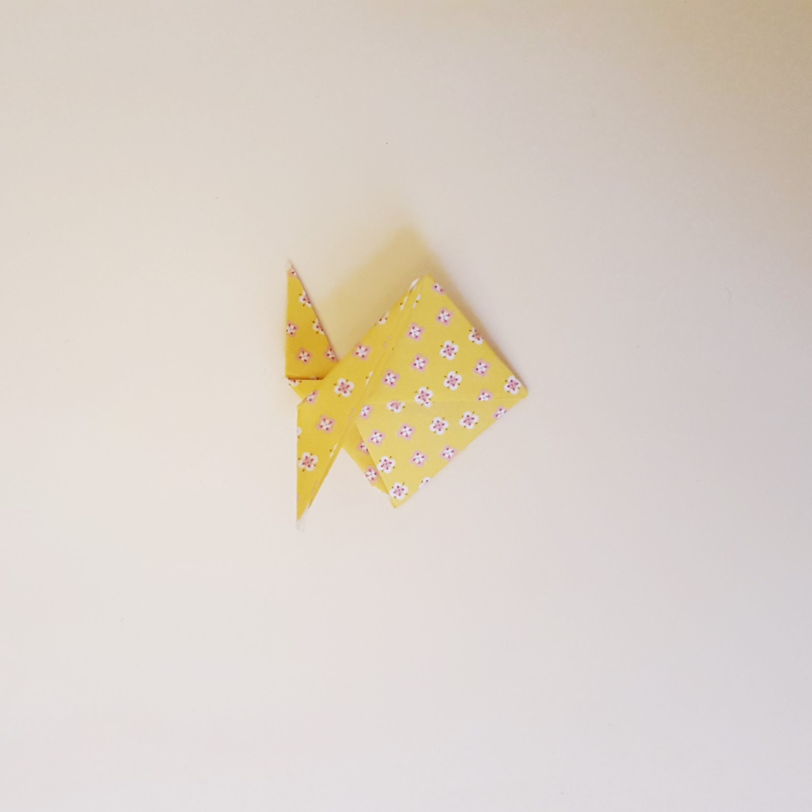 DIY : boucles d'oreilles poissons en origami, le tuto