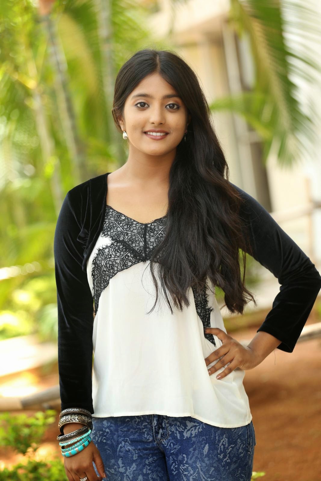 Actress Ulka Gupta Glamorous Photos - Tollywood Blog | Popular ...