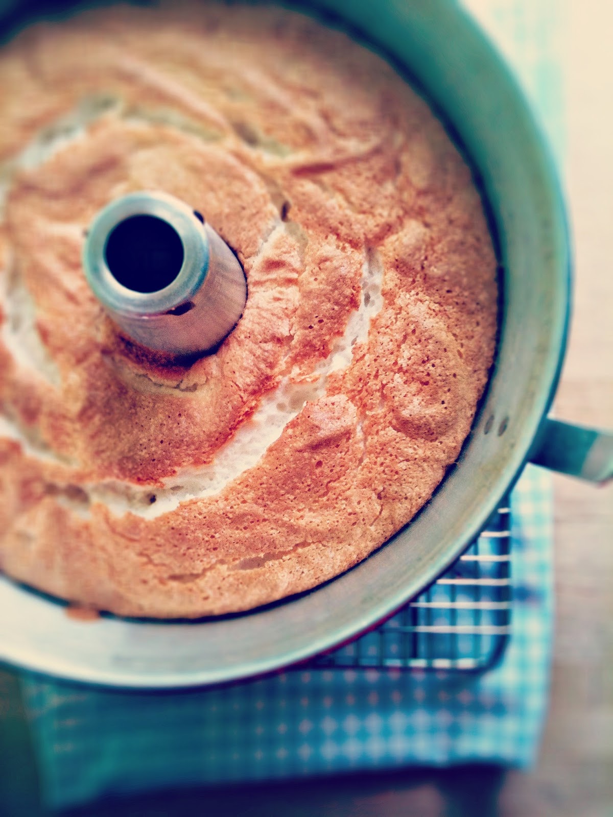 sweetsugarbean: Ready: Raspberry & Cream Filled Angel Food Cake