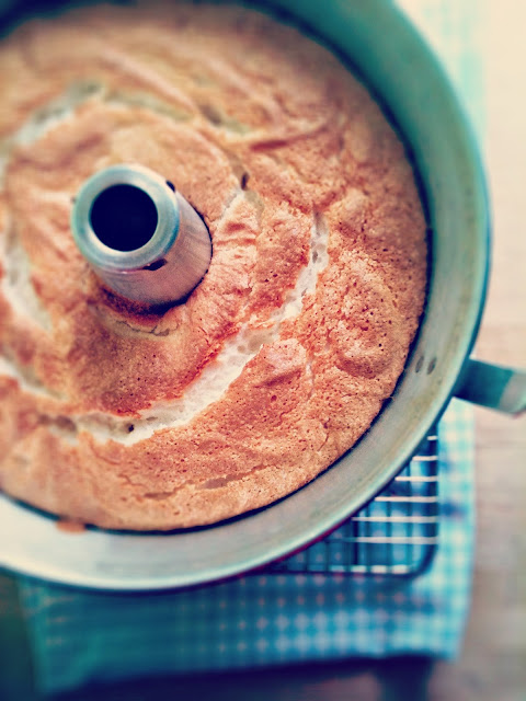 sweetsugarbean: Ready: Raspberry & Cream Filled Angel Food Cake