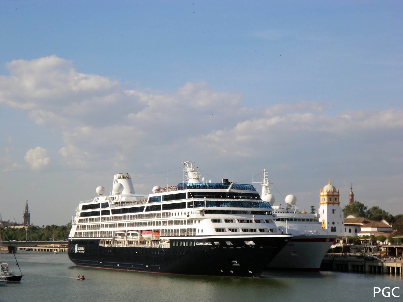 Cruceros en Sevilla: MS Deutschland and Azamara Quest