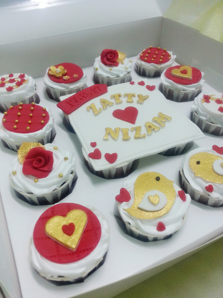 Lovely Cakes: Hantaran tema gold+merah