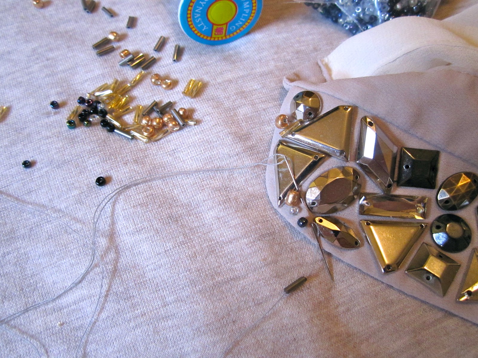 Mai Inspiration: DIY: Embellished Collar