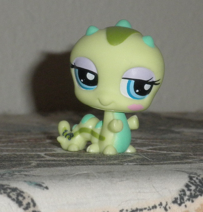 Collectomania: LPS Inchworms