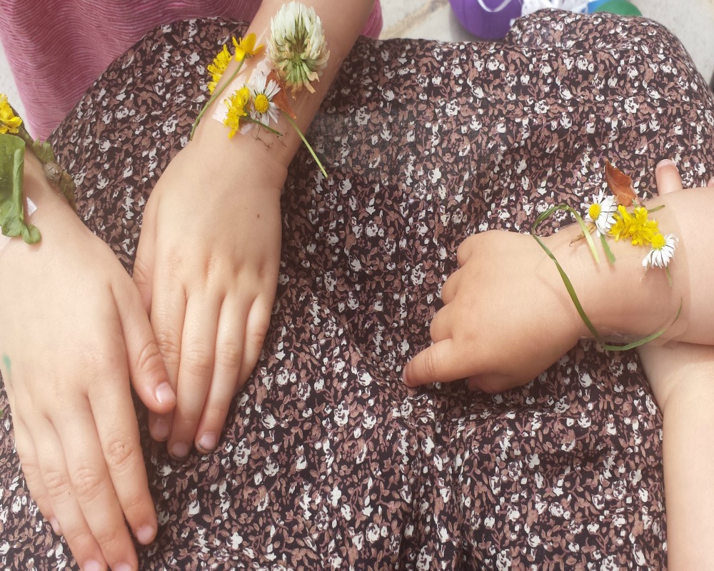 Homemade Nature Bracelets {Kids Craft} - Whimsical Mumblings