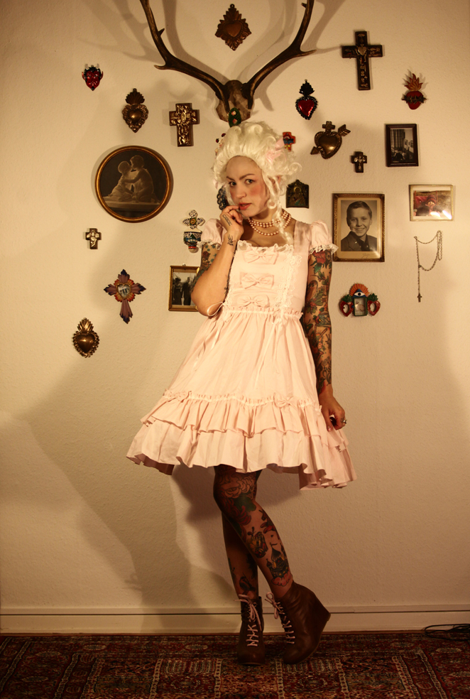 flora amalie's (still) untitled blog: Grotesque burlesque part deux