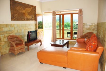 Pemandangan dan Bangunan Resort Permata: RESORT PERMATA HOTEL DAN BUNGALOW