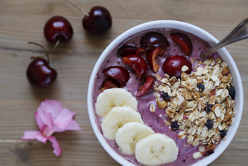 Cherry Acai Bowl recipe | SURFRAGETTE Surf, travel and more