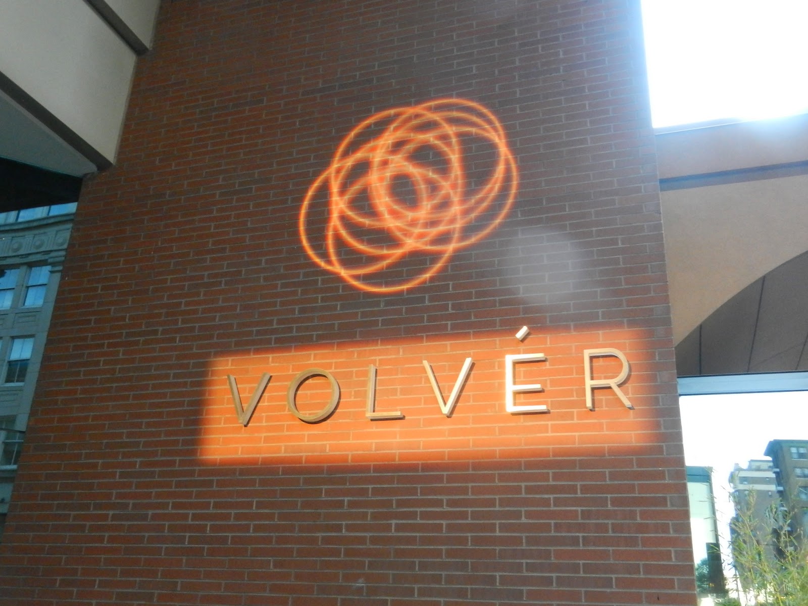 Belly of the Pig: Bar Volver Review