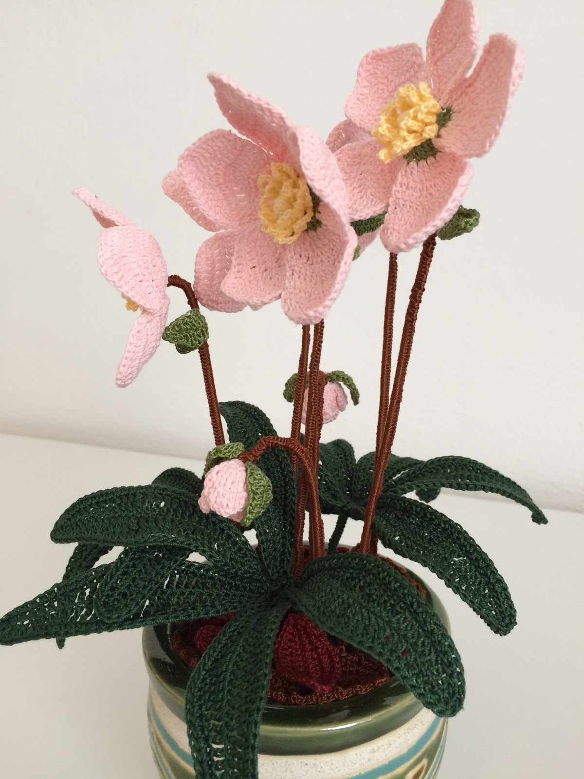How to crochet a Christmas Rose Helleborus