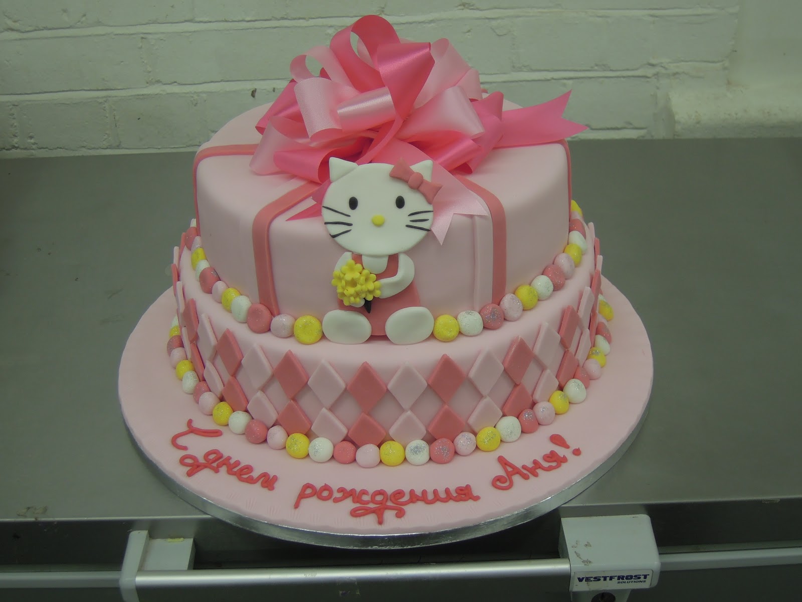 The Family Cake Company Blog: Some Pretty Cool Cakes