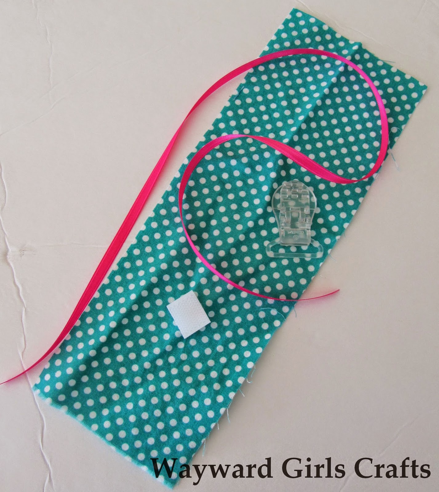 Wayward Girls' Crafts: Easy Pacifier Clip