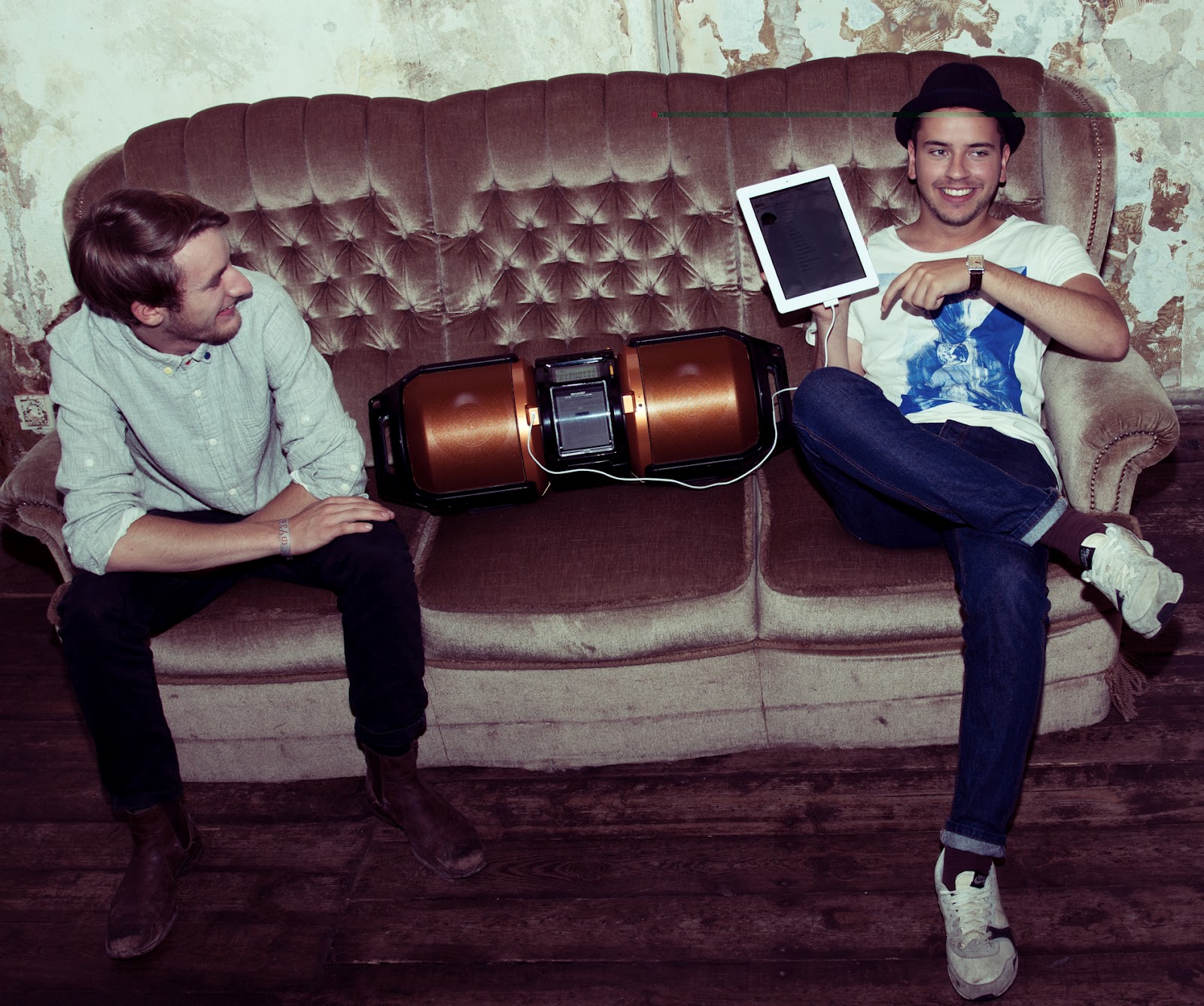 Lo último de Sharp: Sharp recupera la estética de los 80’s con la mejor ...