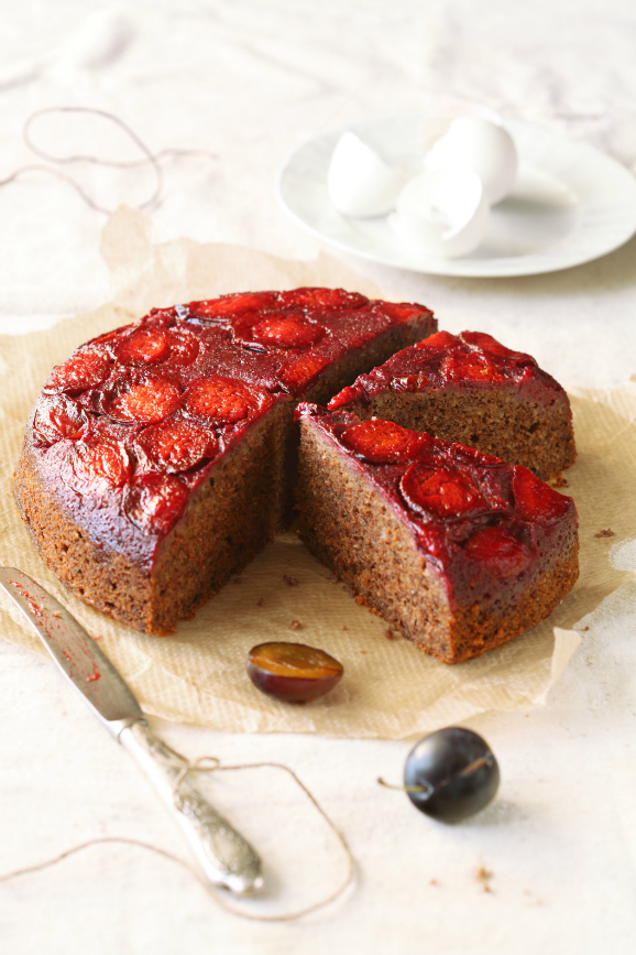 Invert plum cake with honey and walnuts - VirFik