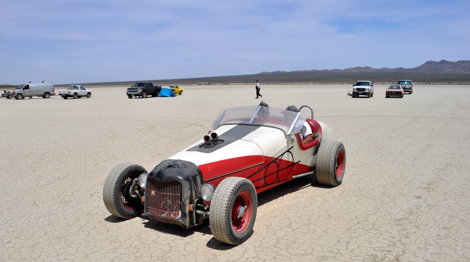 Just A Car Guy: May 14 2011 at El Mirage, dry lakes racing from start ...