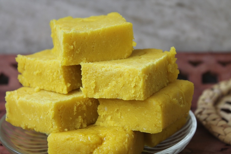 Easy Maida Burfi Recipe - Quick Barfi made in 20 mins - Yummy Tummy