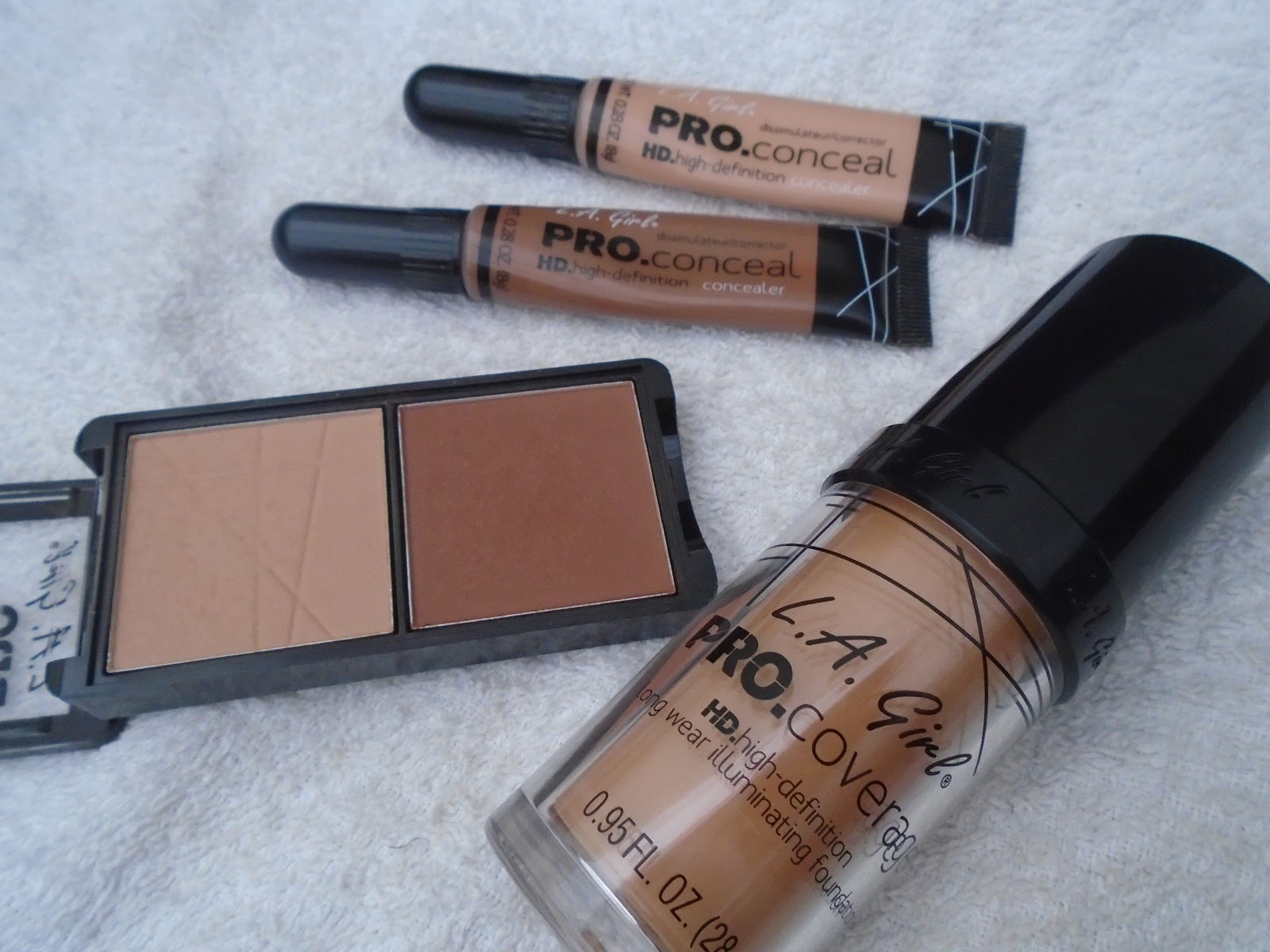 LA Girl Pro Coverage HD Illuminating Foundation Review - Chelle Belle