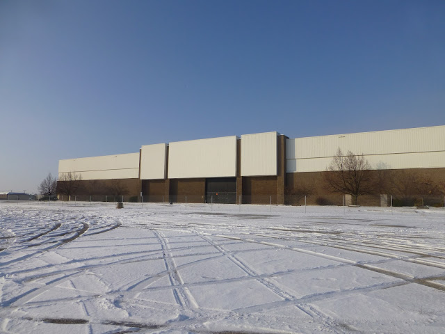 Dead and Dying retail: North Towne Square Mall in Toledo, Ohio