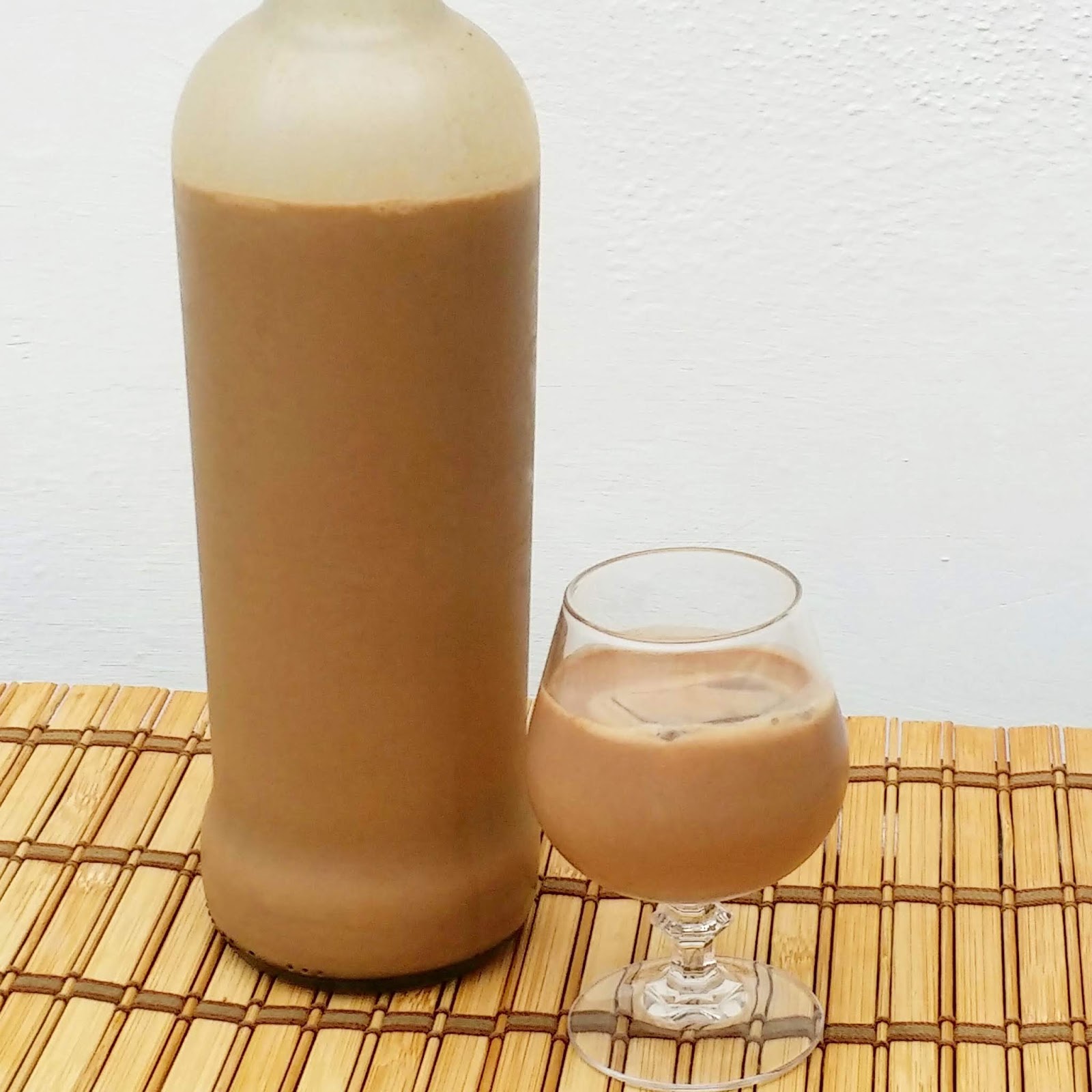 Luzmary y sus recetas caseras: LICOR CREMA DE RON CON CHOCOLATE