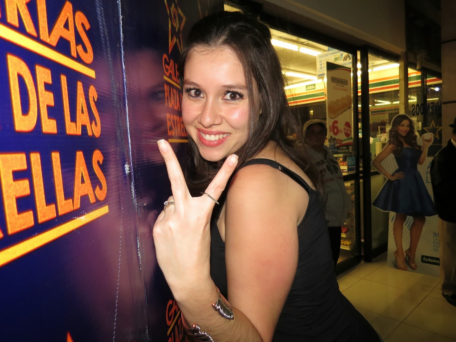 somoselespectador: ALEXA TORRES SU SONRISA LO CONQUISTA TODO