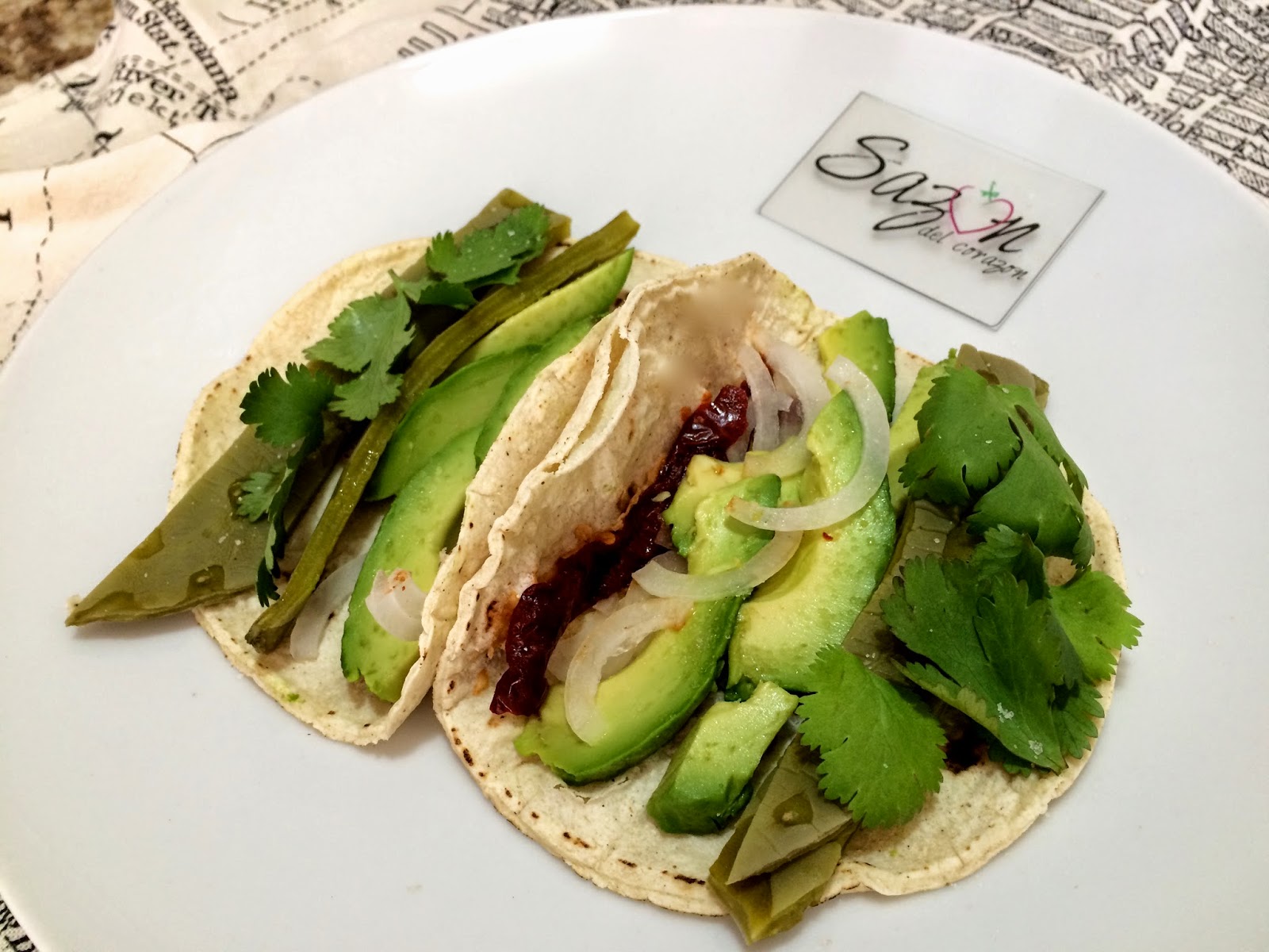 Sazón del corazón: Taco de aguacate con nopales