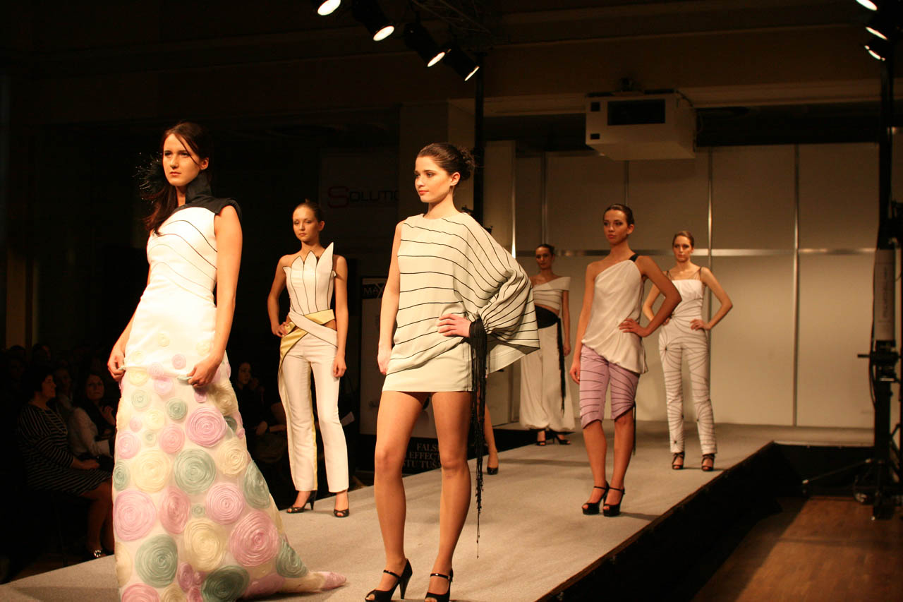 Welcome Fashion for women,fashion designers, latest fashion: fashion show