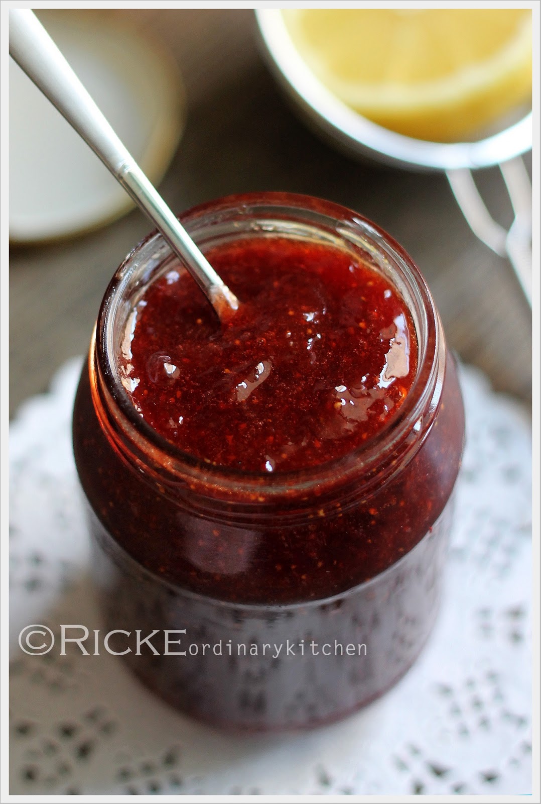 Just My Ordinary Kitchen...: HOMEMADE STRAWBERRY JAM (SELAI STRAWBERRY)