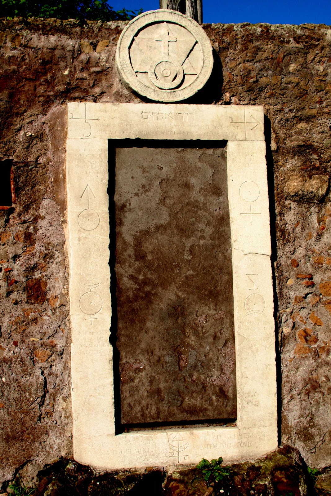 Roma: Porta Alchemica, The Magic Door