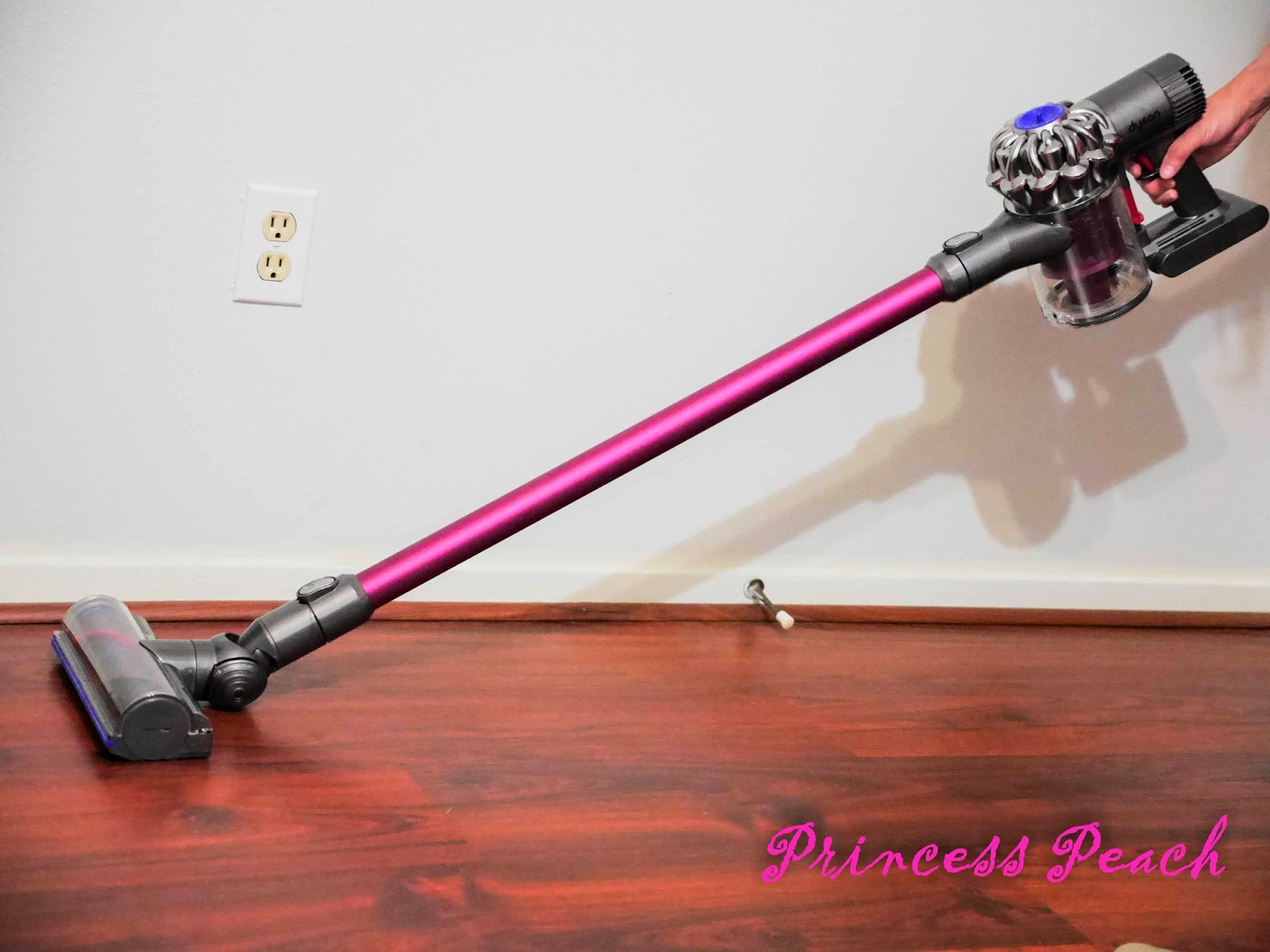 [開箱文] 超好用無線吸塵器 Dyson DC59 Motorhead 紅吱吱繽紛登場~!!