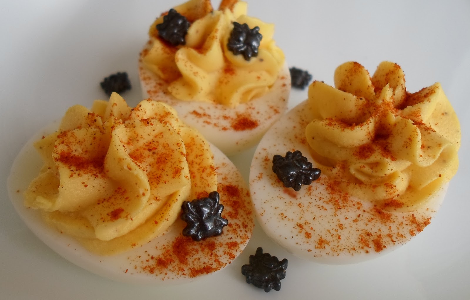 Happier Than A Pig In Mud: Halloween Deviled Eggs with Candy Spider ...