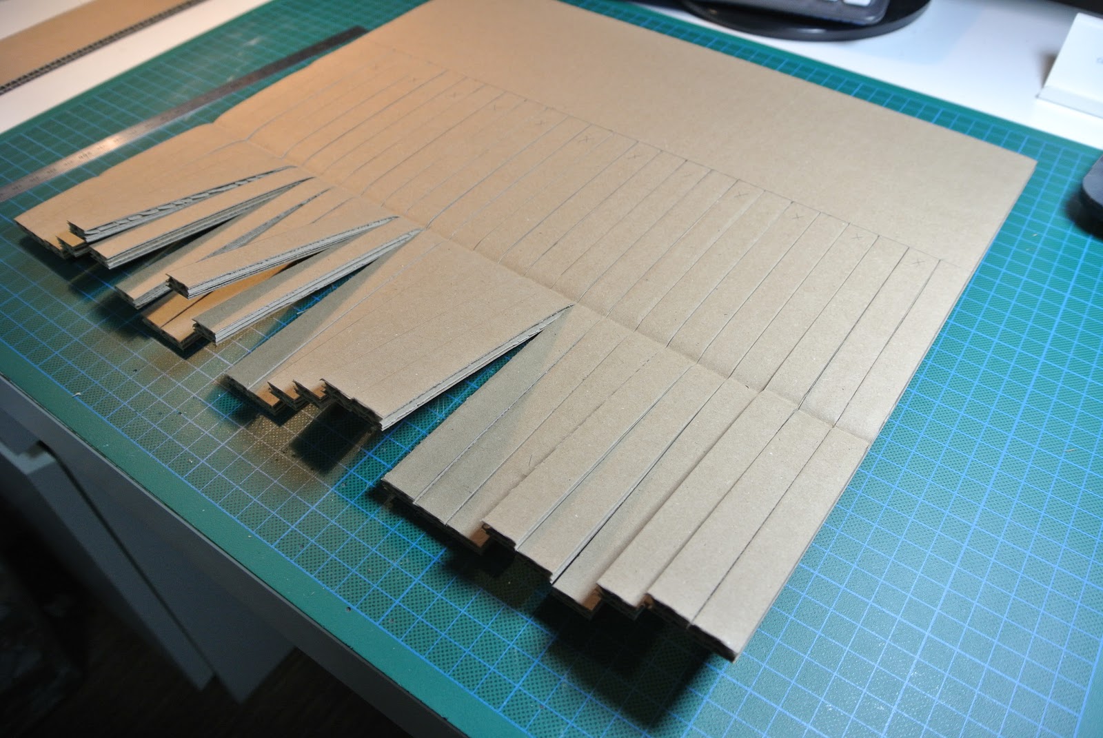APFRO´s GUNPLA: How to made easy Runners stand from Cardboard by Apfro ...