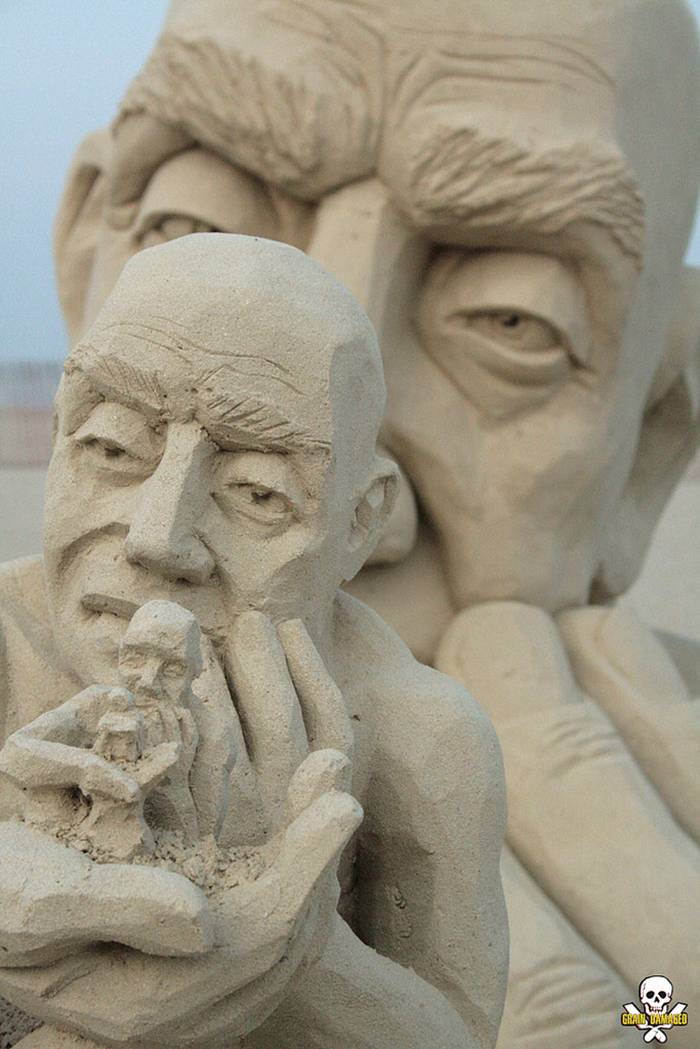 Pix Guru: Sand Sculpture Of Man Holding Infinite Versions Of Self By ...