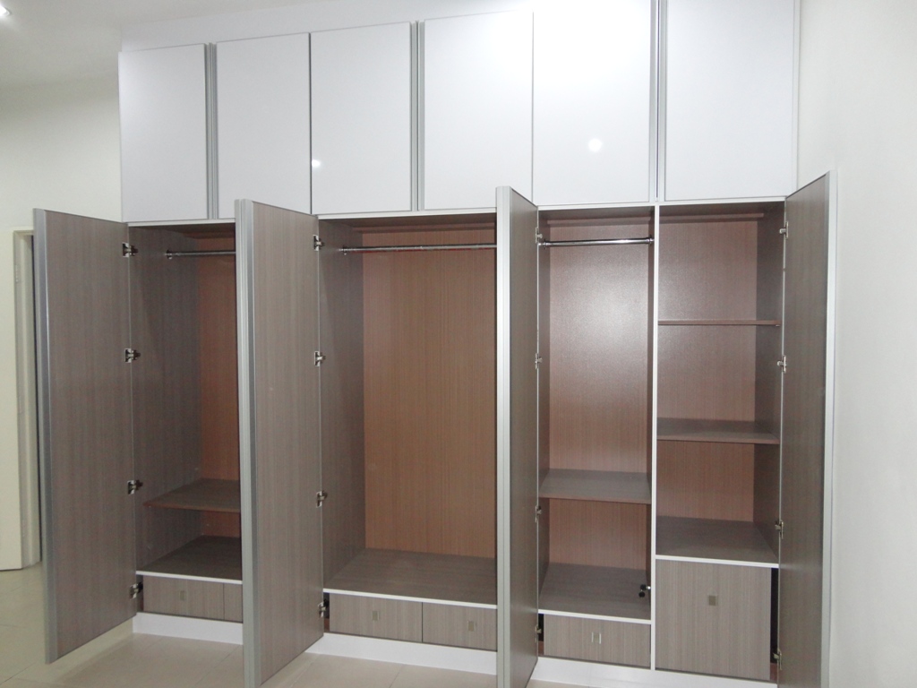 Utara kabinet: Almari Bilik AB23