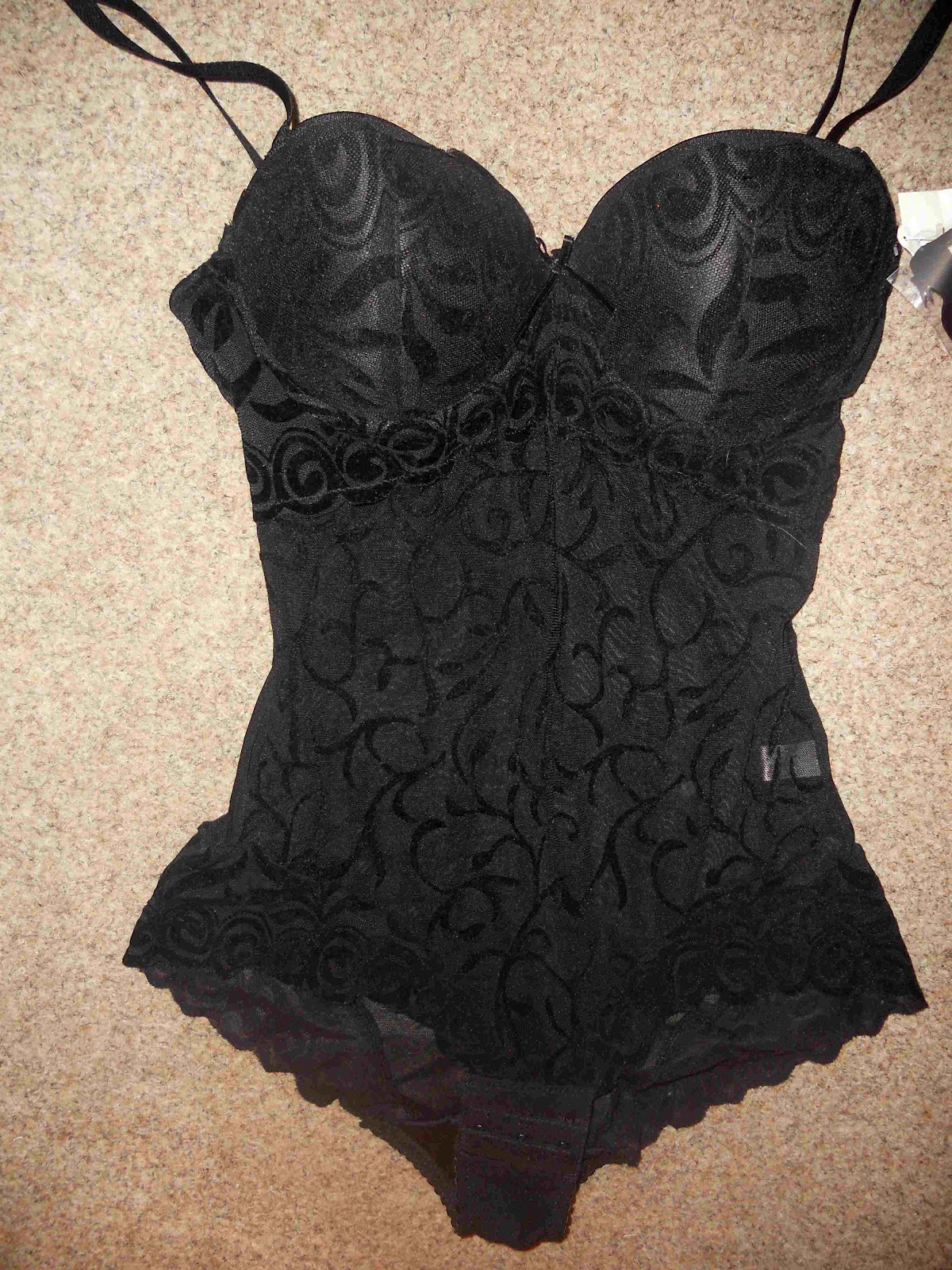 ZAZA FASHION: BODY NEGRU VANDUT